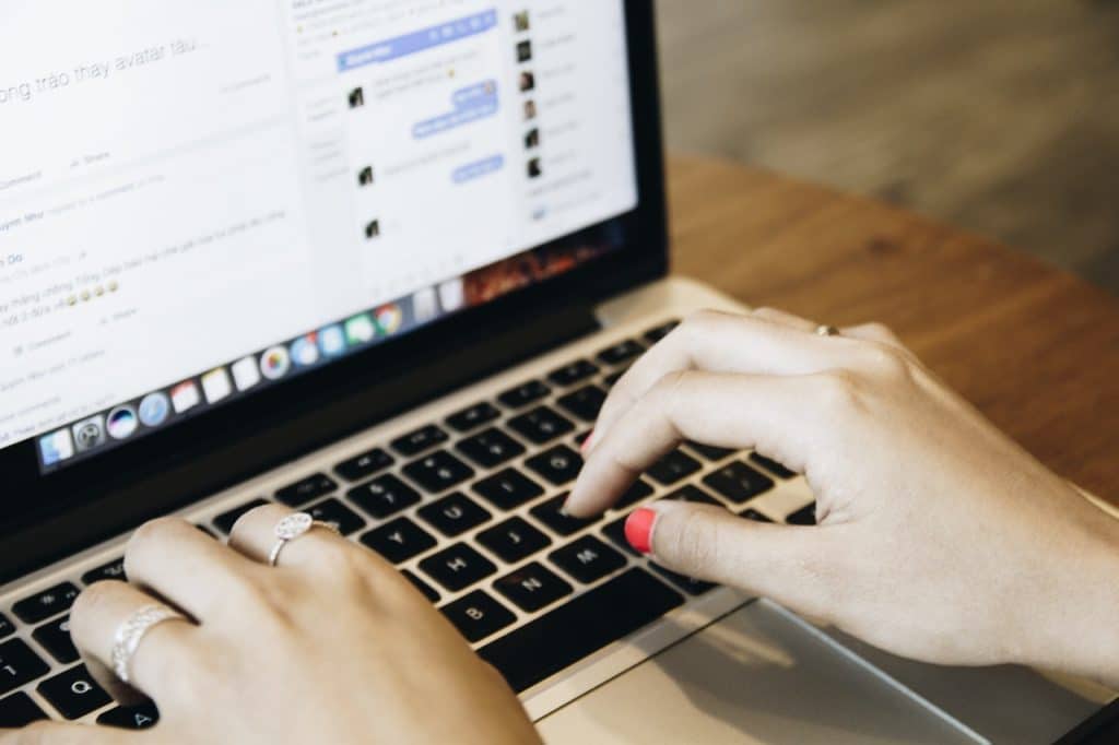 Caractères spéciaux et signes différents : maîtrisez votre clavier ...